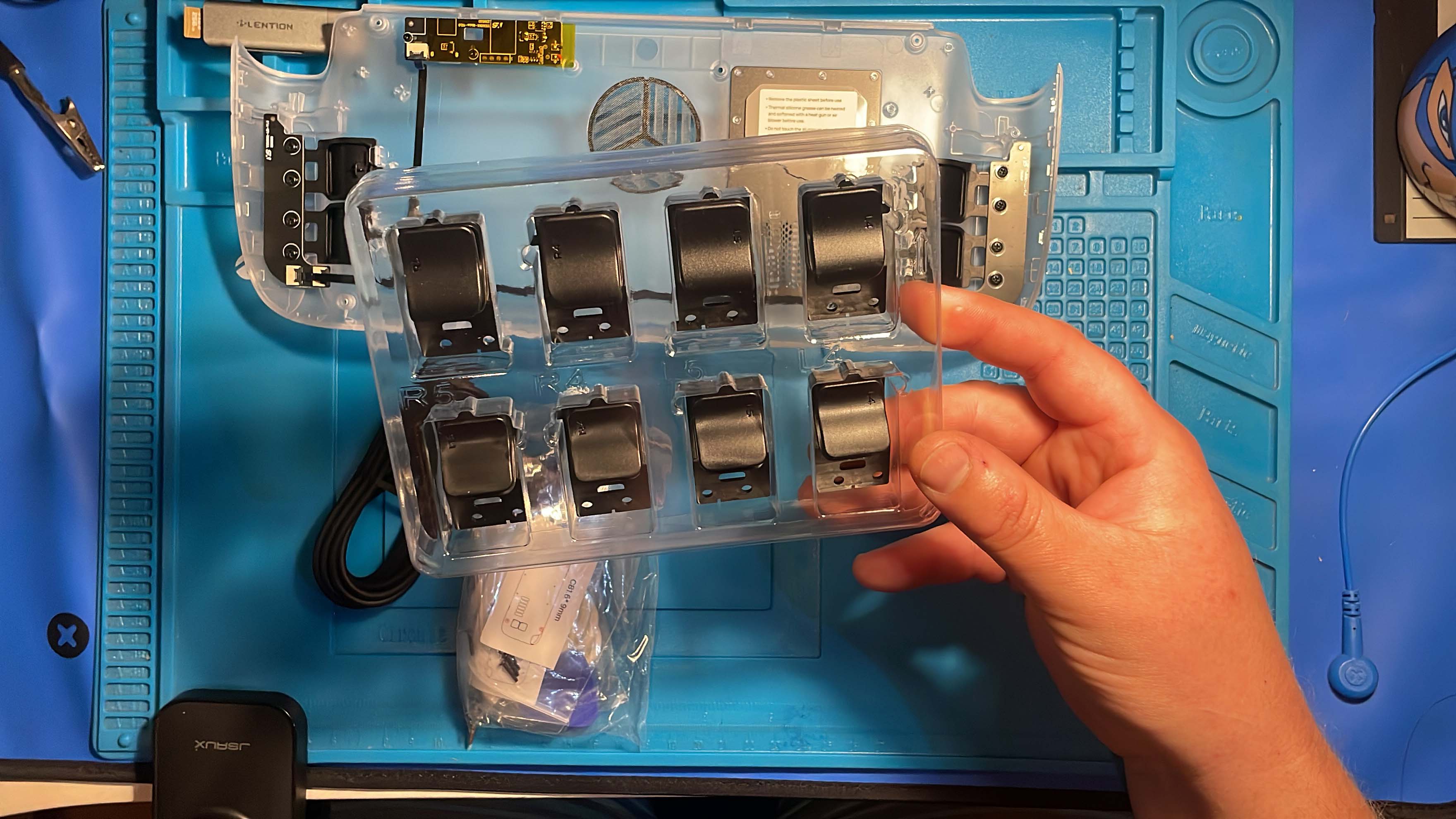 JSAUX Transparent backplate with RGB and Vents Review - Explosion Network